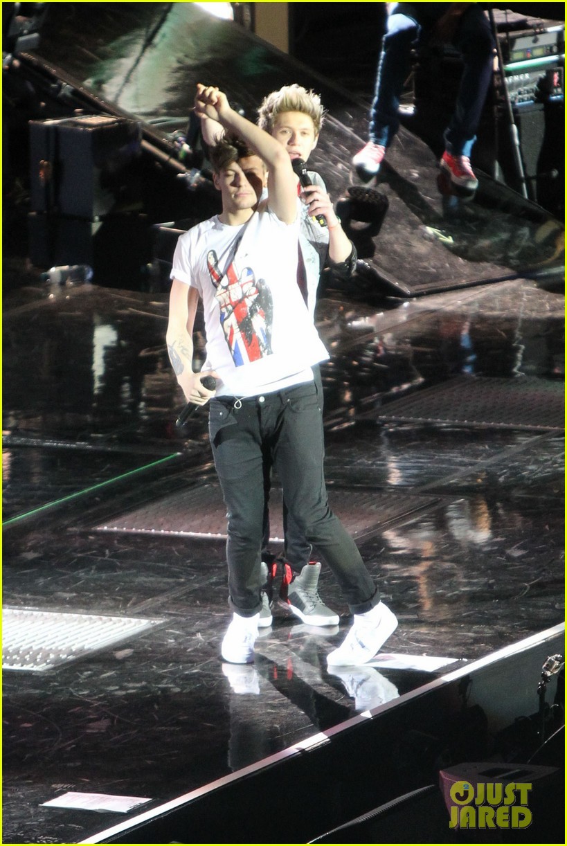 One Direction: O2 Arena Performance! | Photo 540320 - Photo Gallery ...