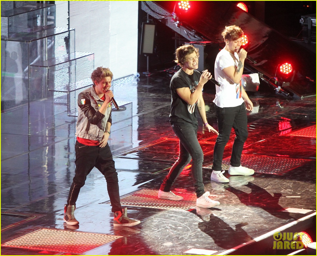 One Direction: O2 Arena Performance! | Photo 540323 - Photo Gallery ...