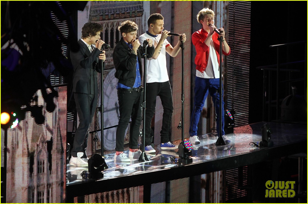 One Direction: O2 Arena Performance! | Photo 540327 - Photo Gallery ...
