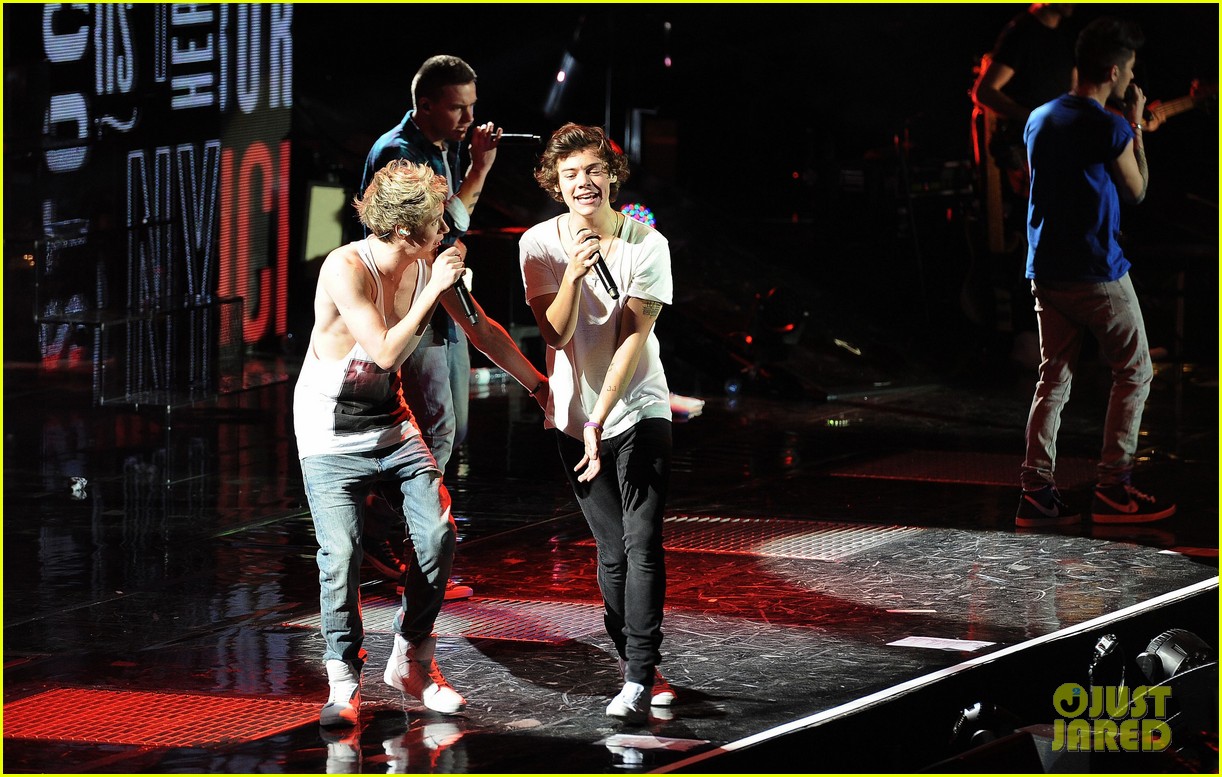 Full Sized Photo of one direction o2 arena performance 31 | One ...
