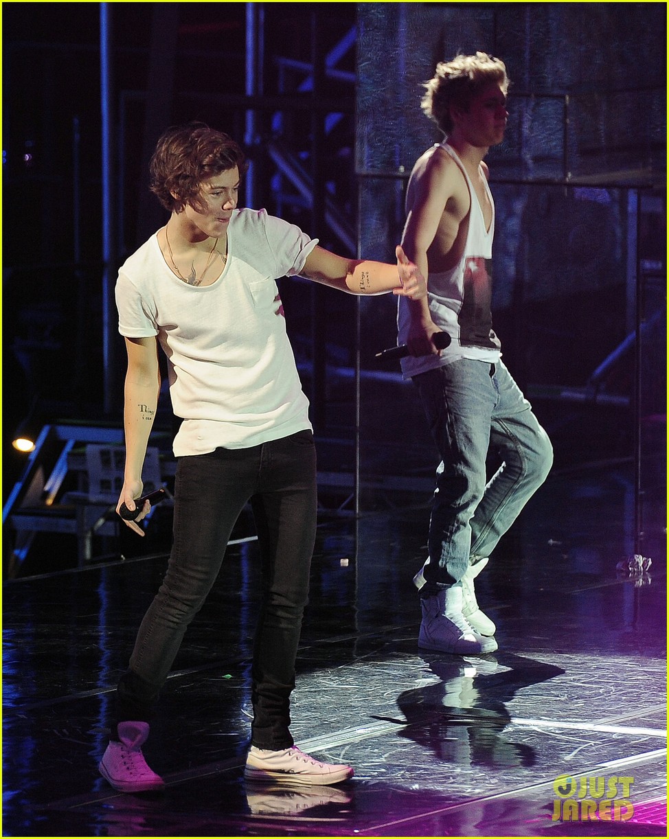 One Direction: O2 Arena Performance! | Photo 540340 - Photo Gallery ...