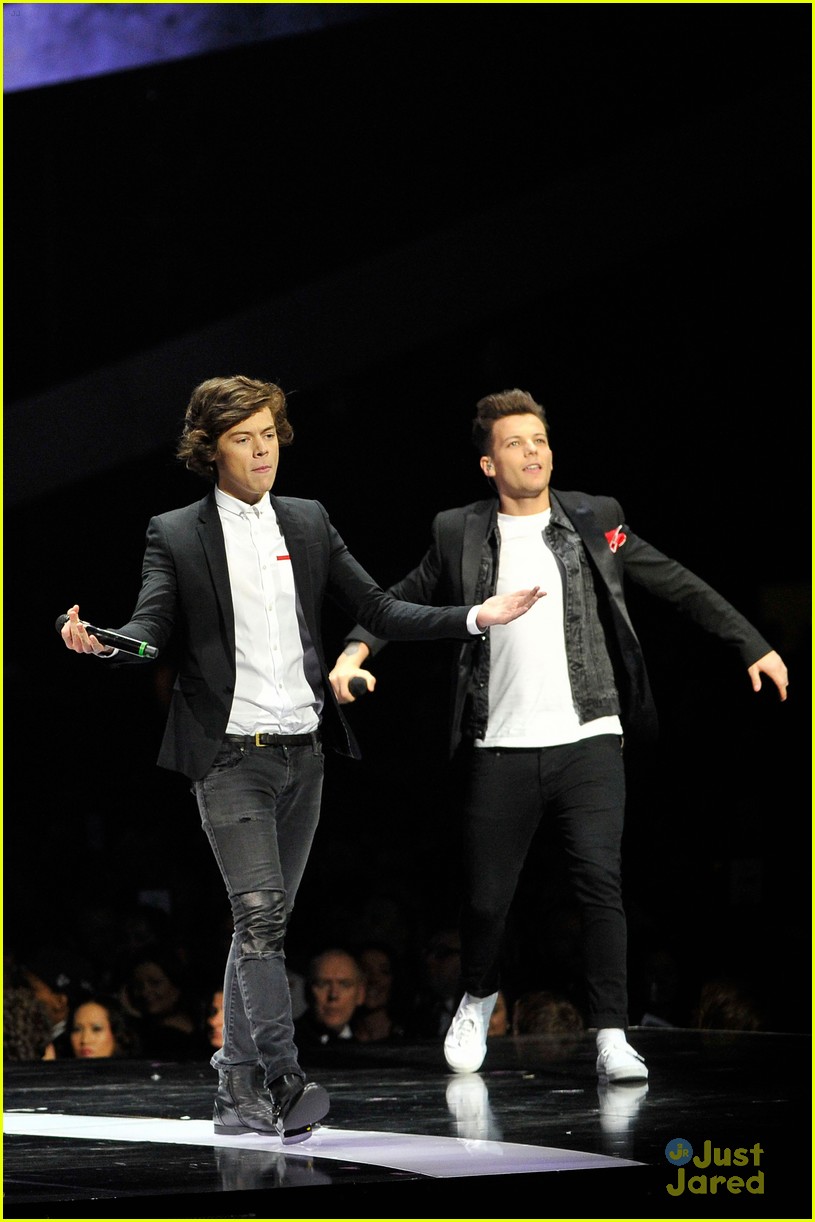 One Direction: BRIT Awards 2013 'One Way Or Another' Performance ...