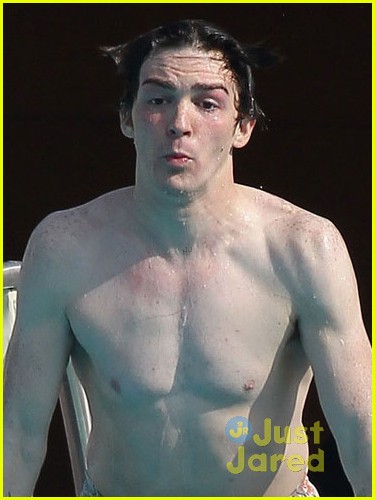 Full Sized Photo of drake bell diving practice for splash usa 04 ... Full Sized Photo of drake bell diving practice for splash usa 04 ...