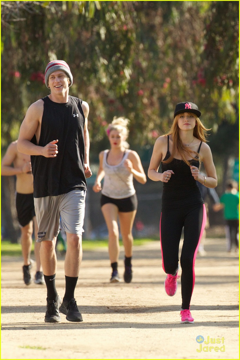 Bella Thorne & Tristan Klier: Park Workout | Photo 541455 - Photo ...