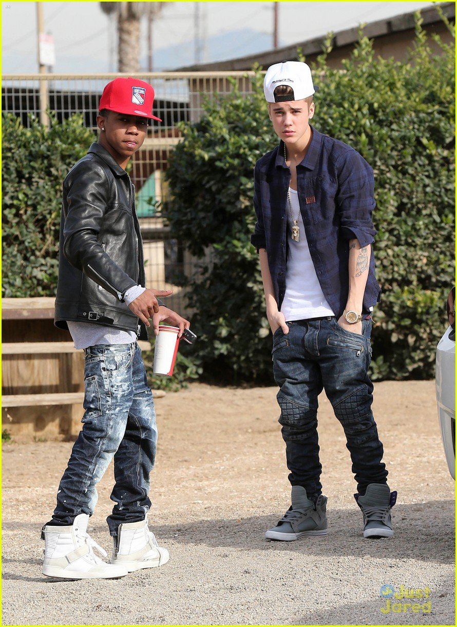 Justin Bieber: Horseback Ride with Friends | Photo 530043 - Photo ...