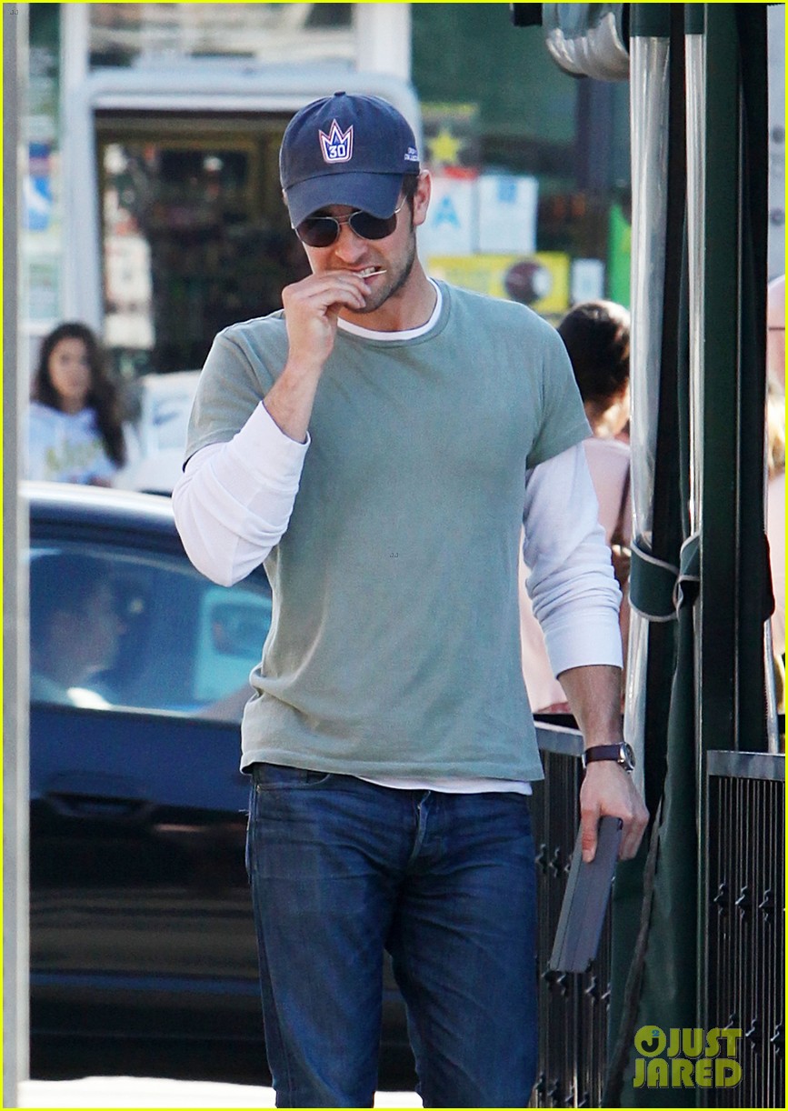 Chace Crawford: Solo Valentine's Day Lunch | Photo 537609 - Photo ...