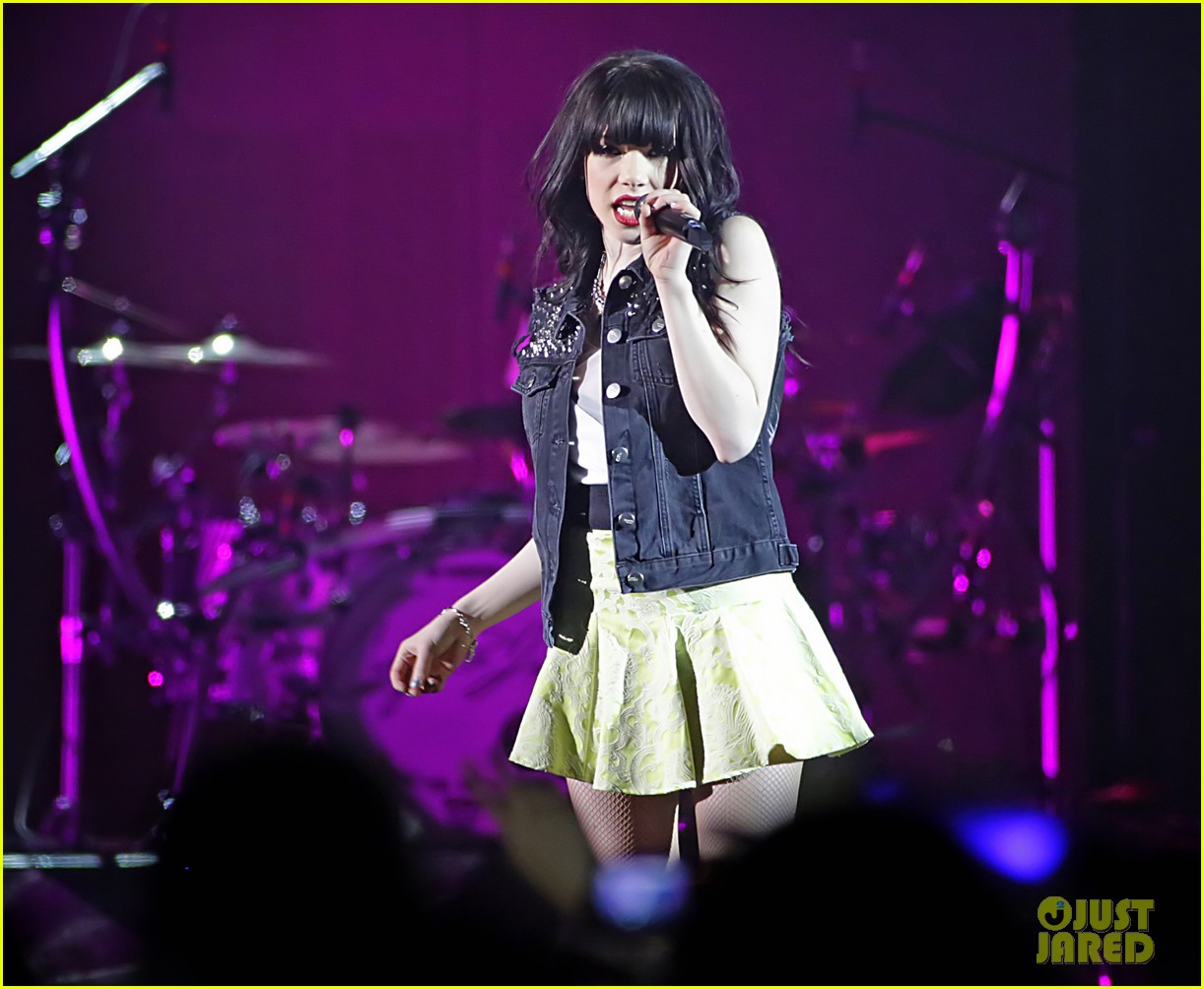 Carly Rae Jepsen & Cody Simpson: Manchester Performance Pals! | Photo ...