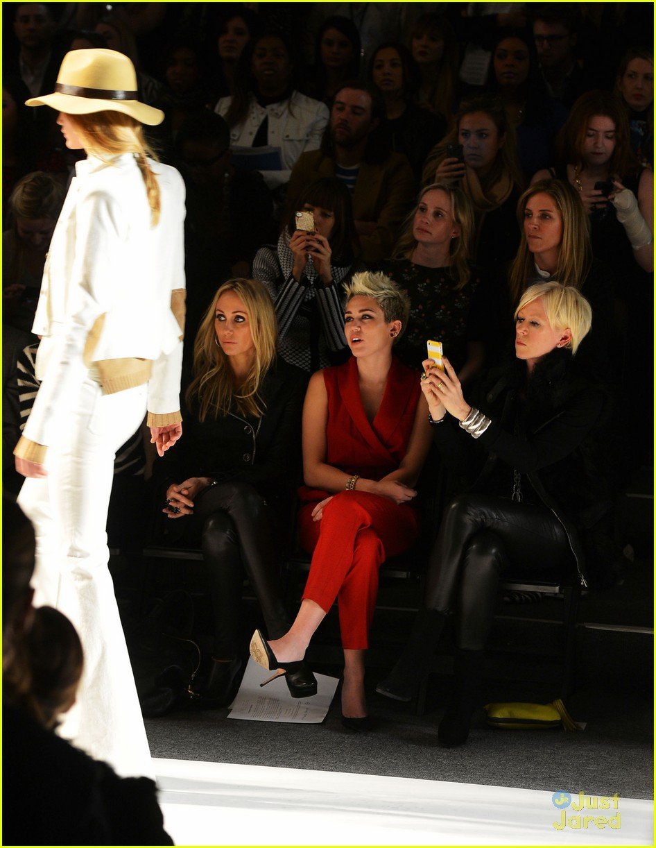 Miley Cyrus: Front Row for Rachel Zoe Show! | Photo 536461 - Photo ...