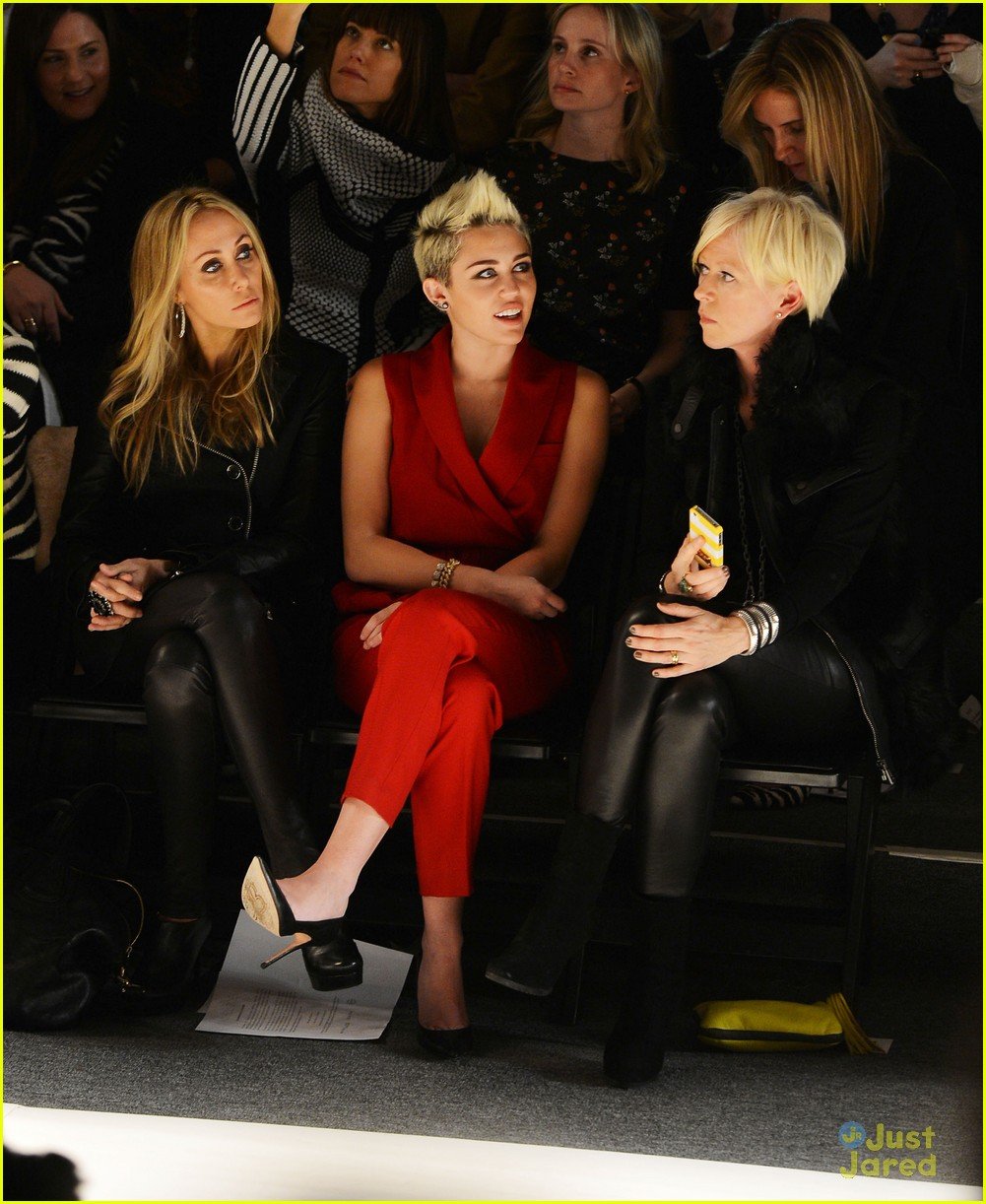 Miley Cyrus: Front Row for Rachel Zoe Show! | Photo 536468 - Photo ...