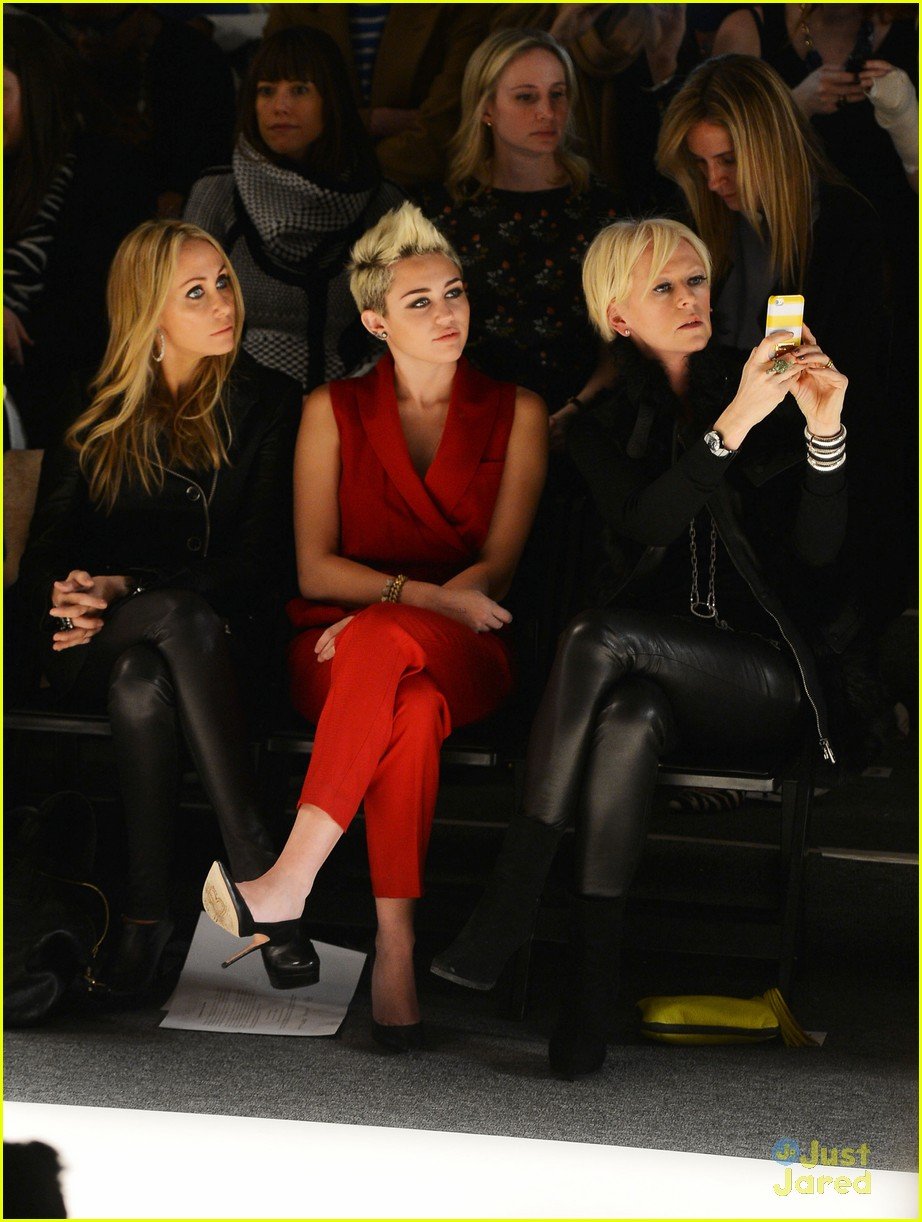 Miley Cyrus: Front Row for Rachel Zoe Show! | Photo 536470 - Photo ...