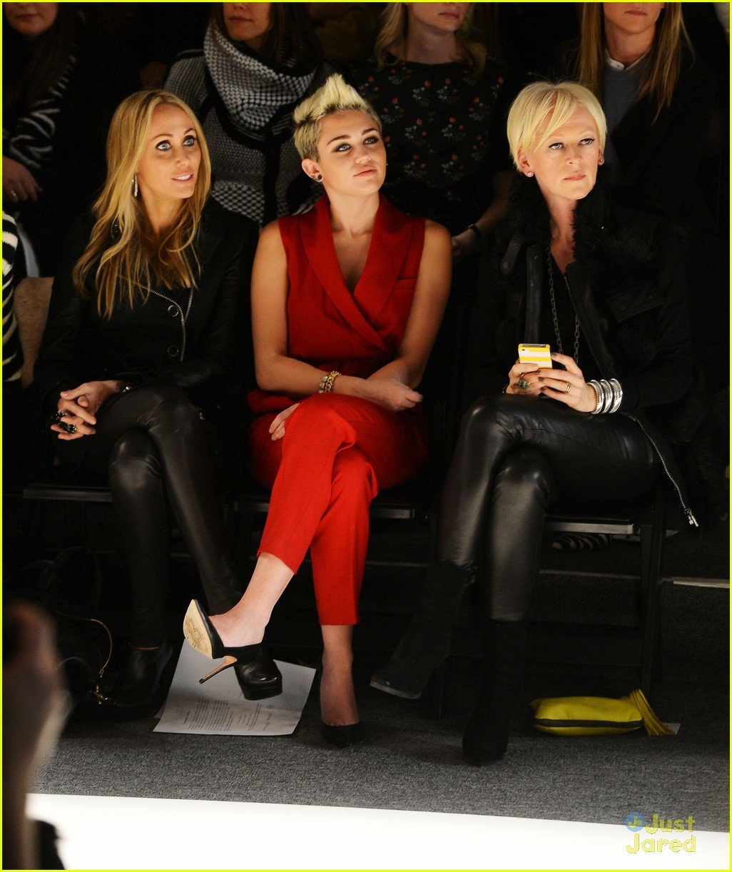 Miley Cyrus: Front Row for Rachel Zoe Show! | Photo 536474 - Photo ...