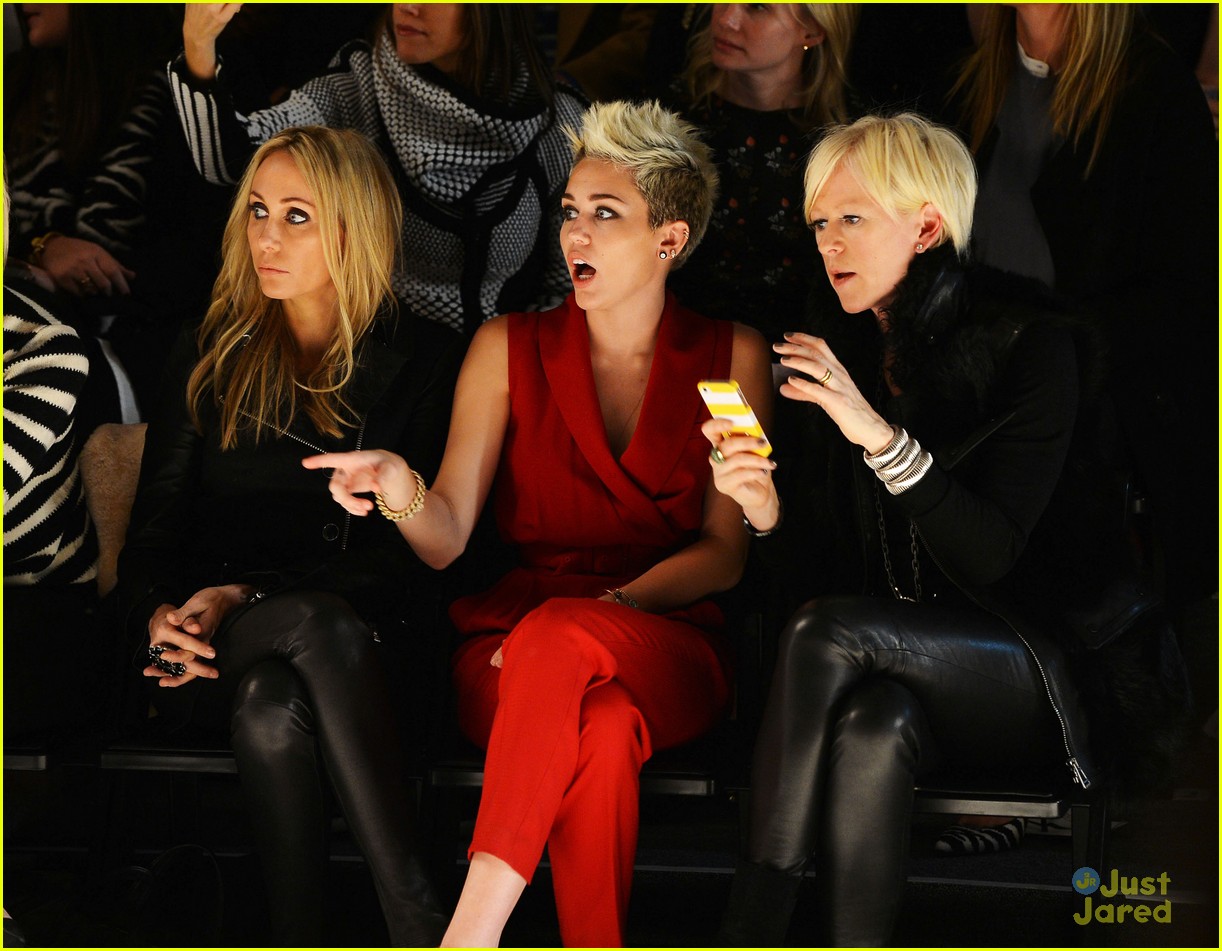 Miley Cyrus: Front Row for Rachel Zoe Show! | Photo 536476 - Photo ...
