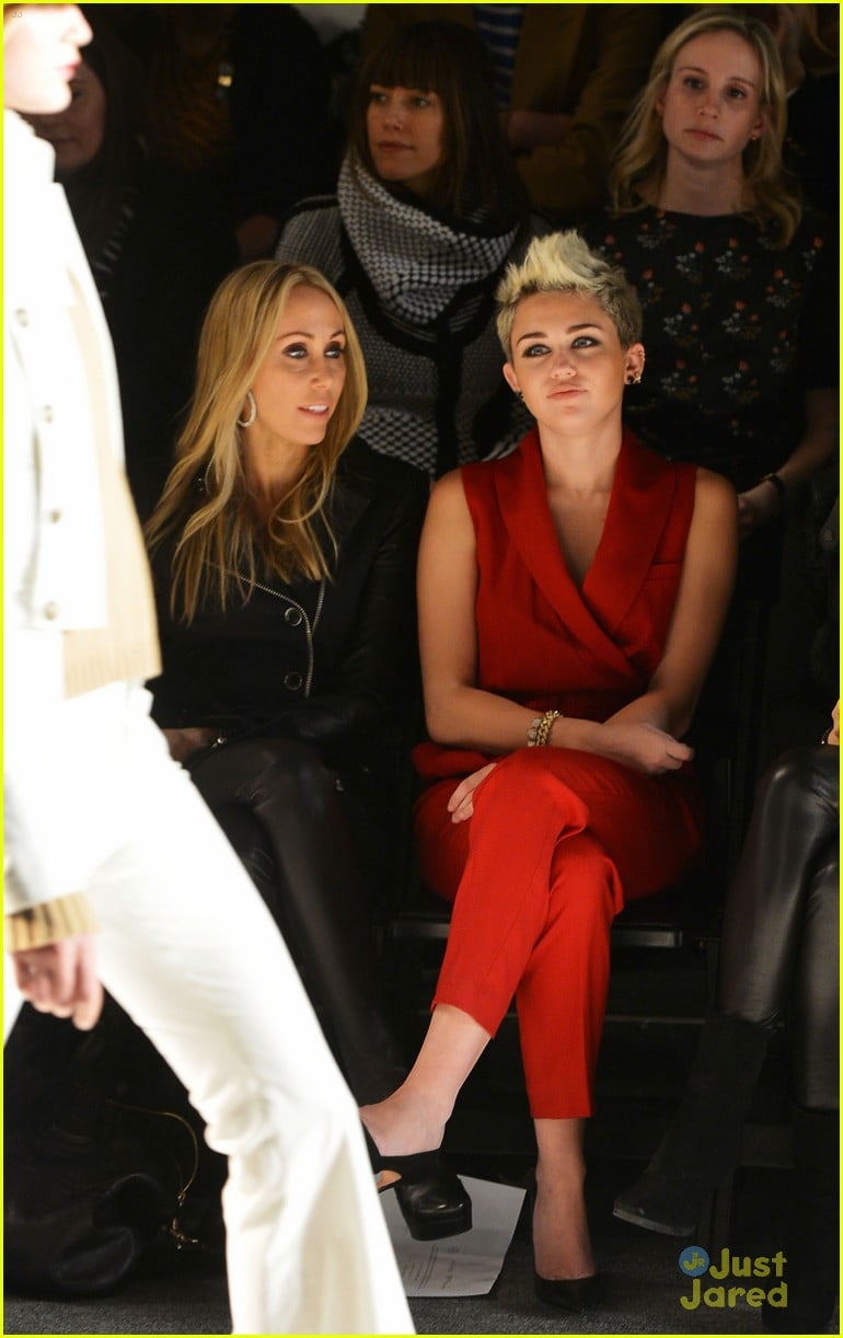 Miley Cyrus: Front Row for Rachel Zoe Show! | Photo 536479 - Photo ...