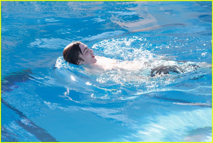 Drake Bell: Shirtless for 'Splash' Diving Practice | Photo 541600 ...