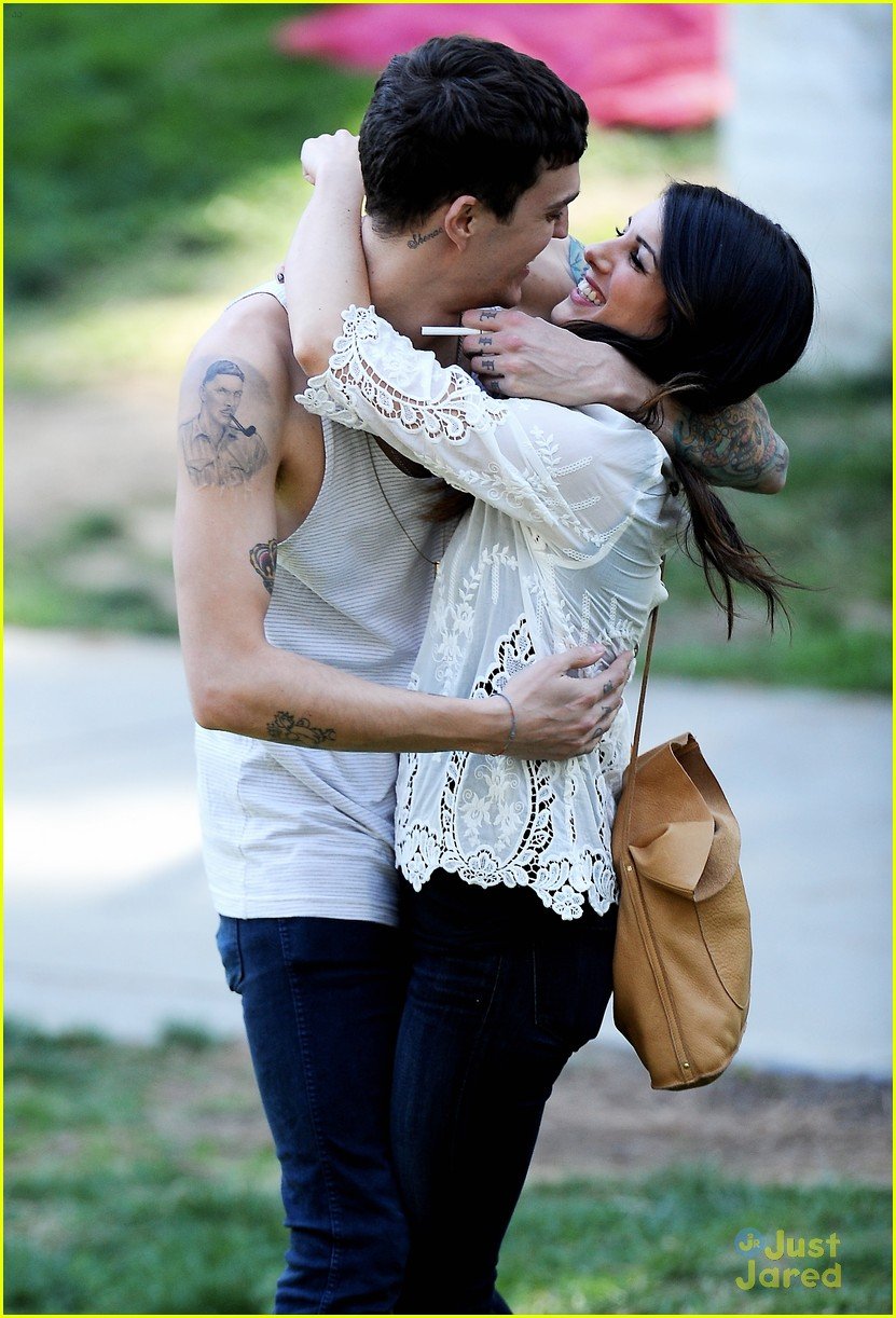 Shenae Grimes & Josh Beech: Piggyback Ride! | Photo 541788 - Photo ...