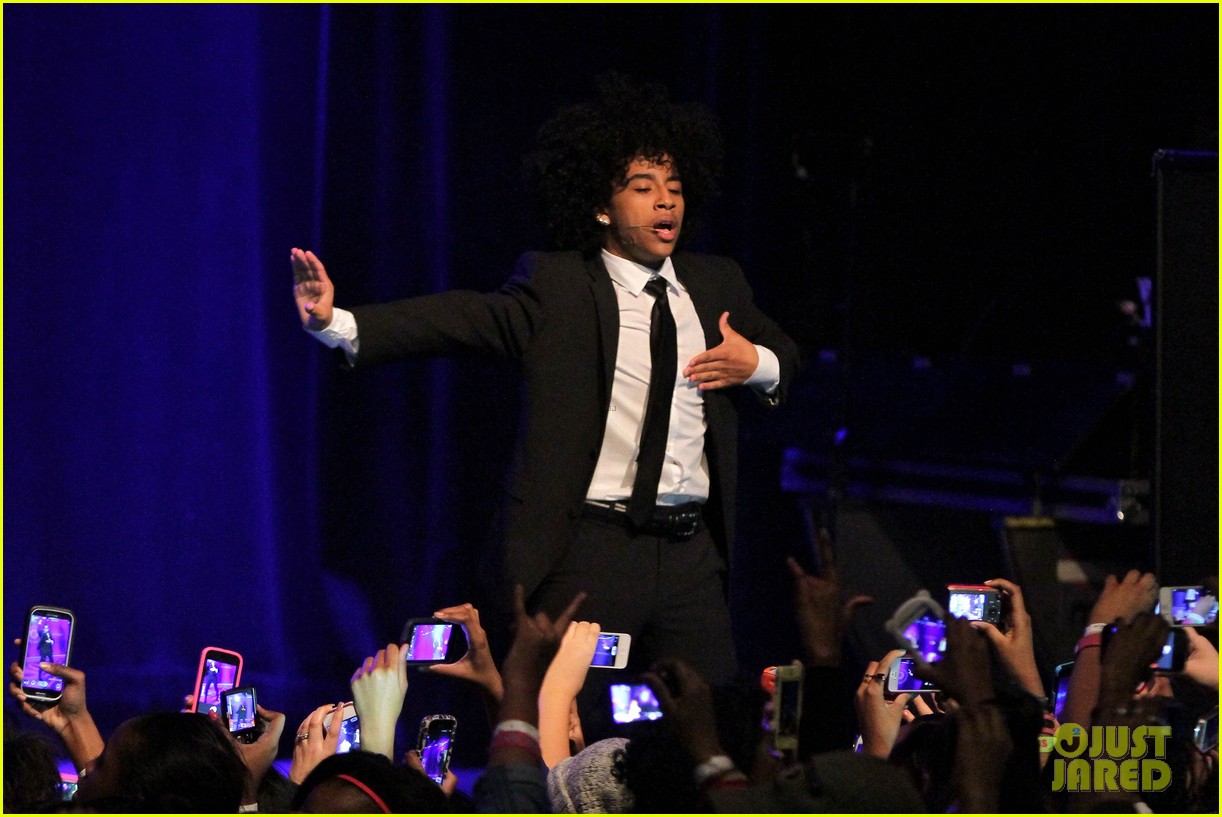 Mindless Behavior: In-Store Signing & Performance! | Photo 537600 ...