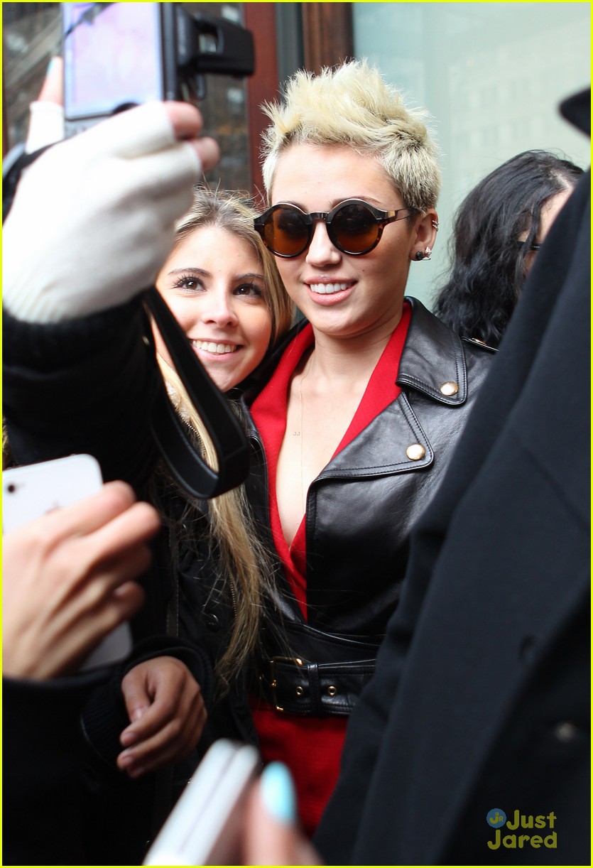 Miley Cyrus: Red Hot Red Suit! | Photo 536438 - Photo Gallery | Just ...