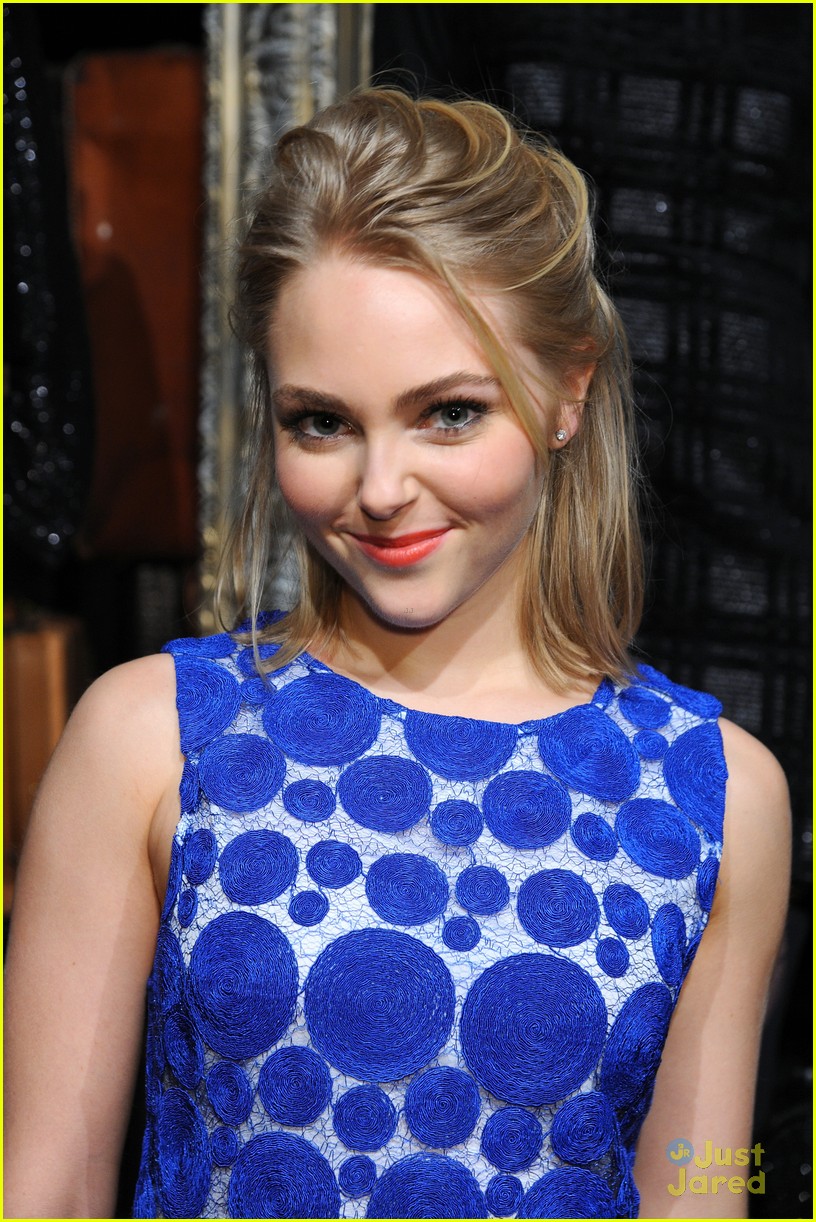 AnnaSophia Robb: Alice + Olivia Fashion Show with Chloe Bridges & Ellen ...