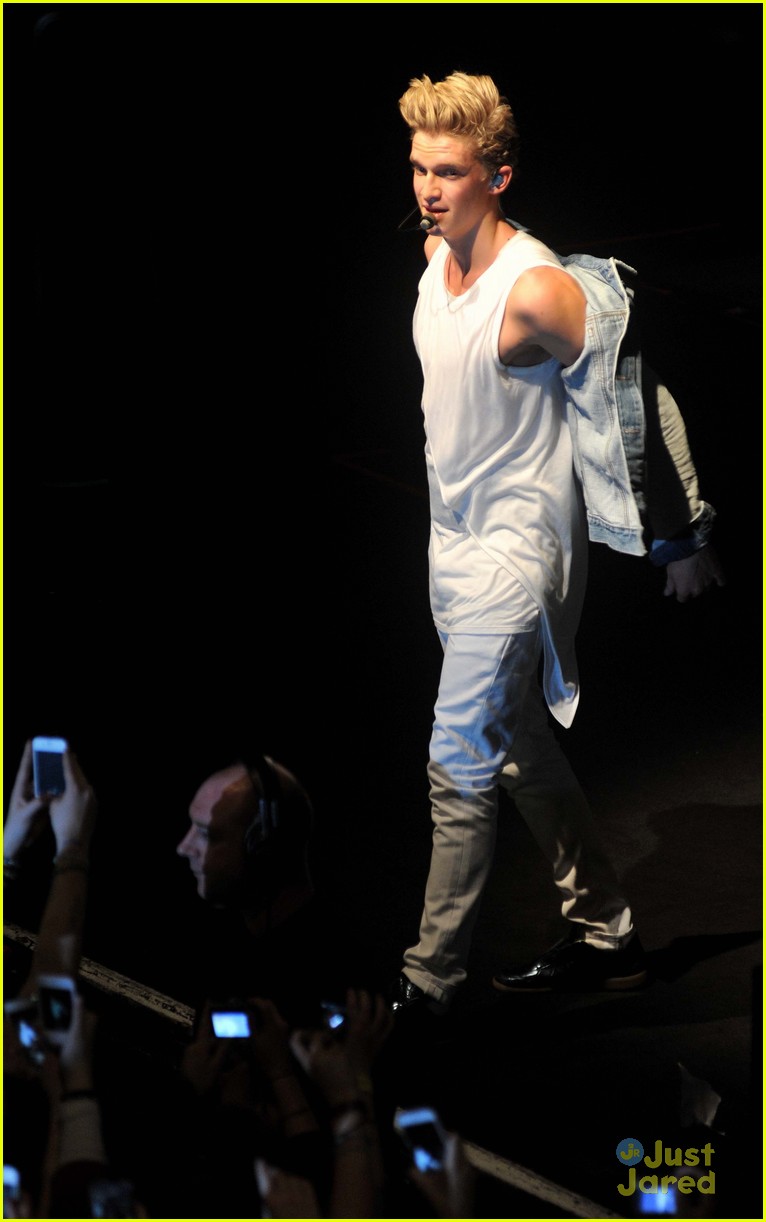 Cody Simpson: Dublin Concert Pics! | Photo 541498 - Photo Gallery ...