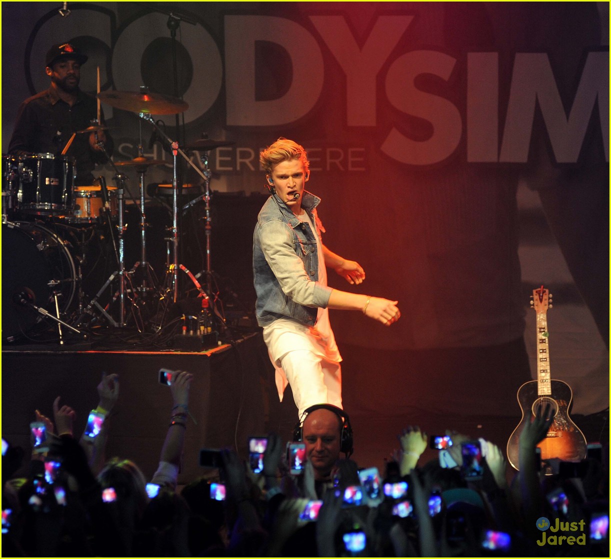 Cody Simpson: Dublin Concert Pics! | Photo 541504 - Photo Gallery ...