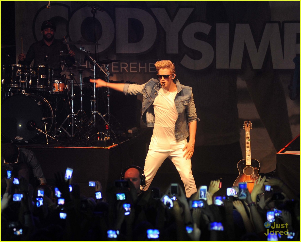 Cody Simpson: Dublin Concert Pics! | Photo 541508 - Photo Gallery ...