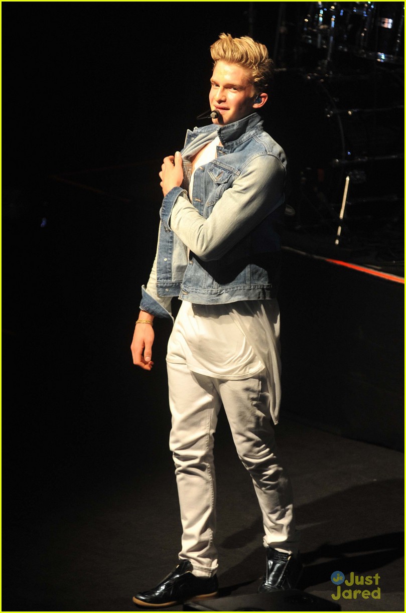 Cody Simpson: Dublin Concert Pics! | Photo 541512 - Photo Gallery ...