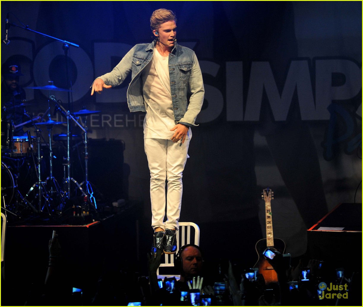 Cody Simpson: Dublin Concert Pics! | Photo 541515 - Photo Gallery ...