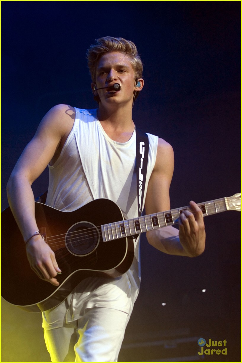 Cody Simpson: Glasgow Concert Pics! | Photo 538765 - Photo Gallery ...