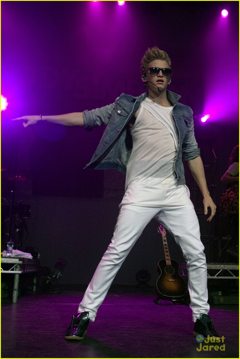 Cody Simpson: Glasgow Concert Pics! | Photo 538766 - Photo Gallery ...