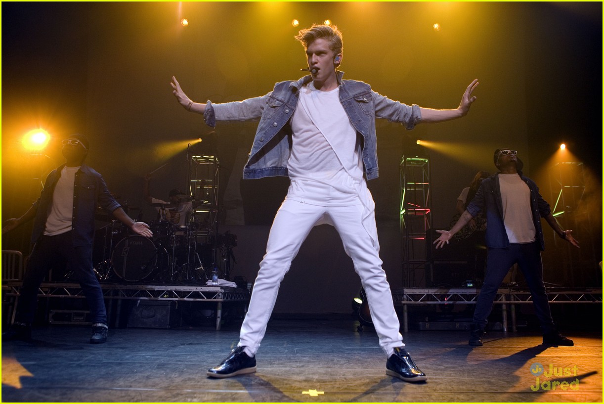 Cody Simpson: Glasgow Concert Pics! | Photo 538767 - Photo Gallery ...