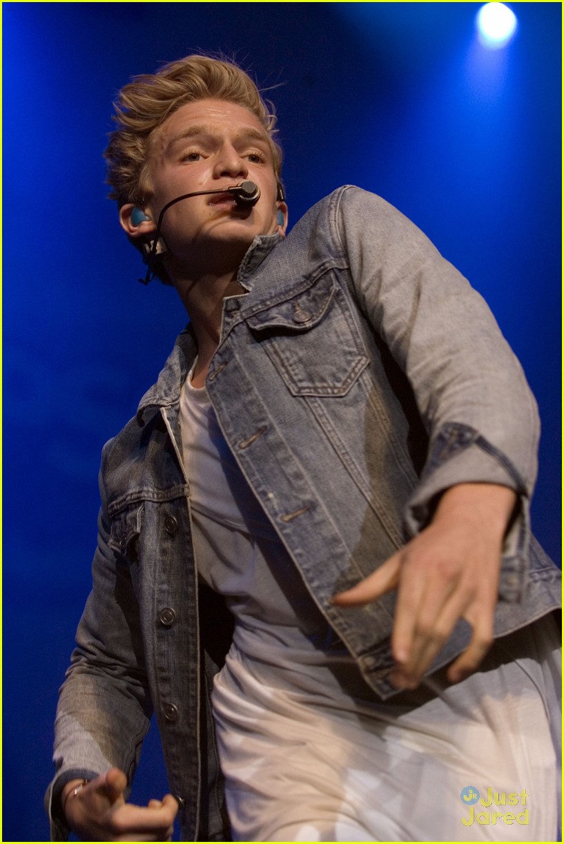 Cody Simpson: Glasgow Concert Pics! | Photo 538768 - Photo Gallery ...