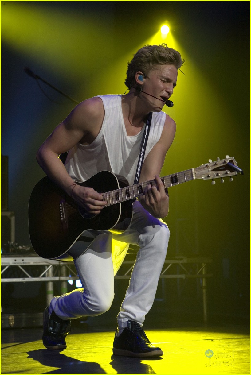 Cody Simpson: Glasgow Concert Pics! | Photo 538769 - Photo Gallery ...
