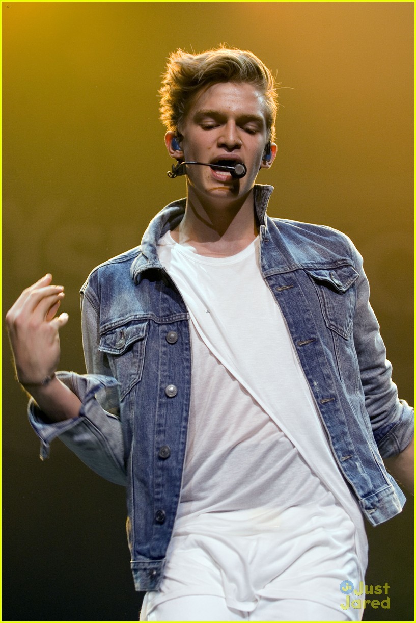 Cody Simpson: Glasgow Concert Pics! | Photo 538771 - Photo Gallery ...