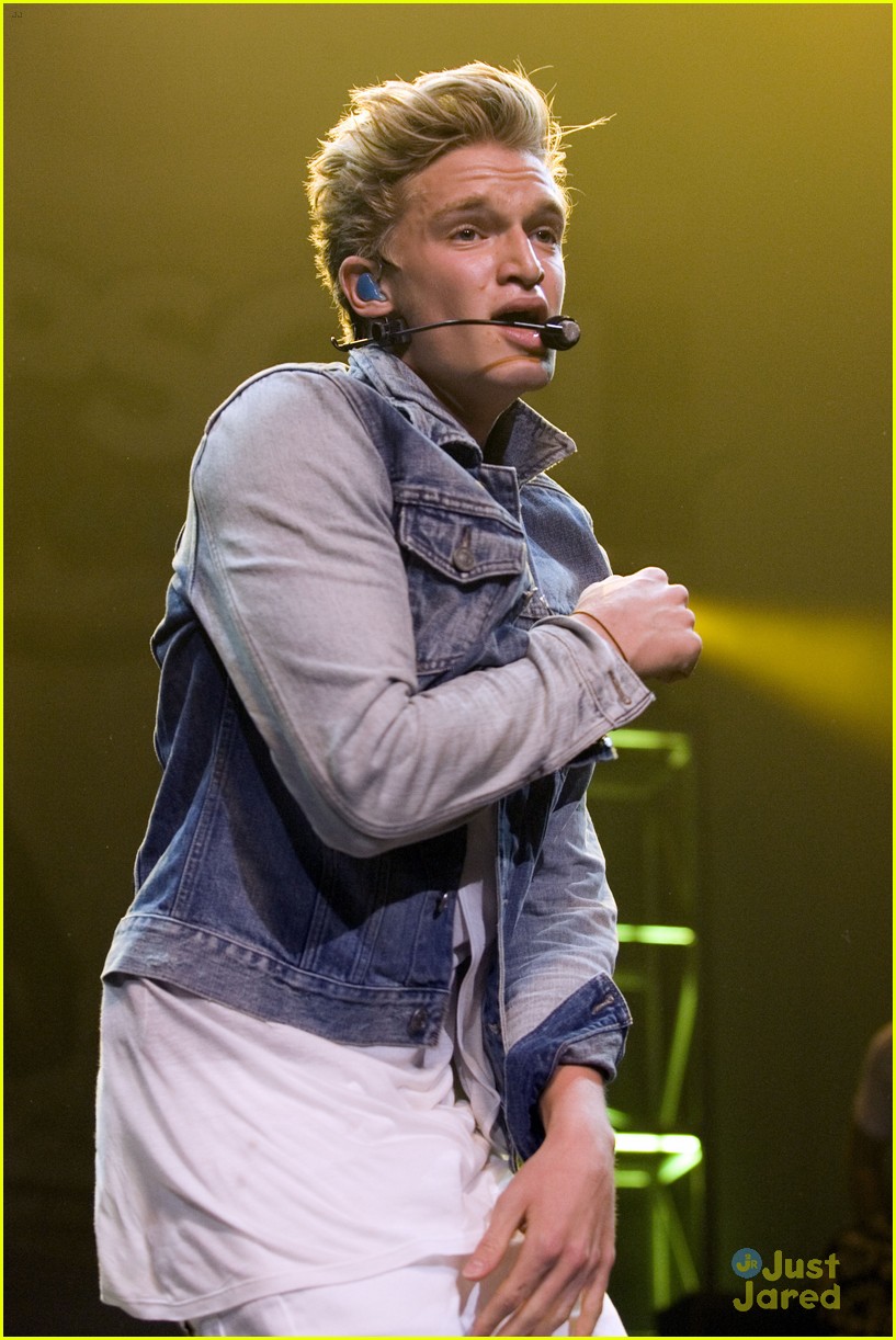 Cody Simpson: Glasgow Concert Pics! | Photo 538773 - Photo Gallery ...