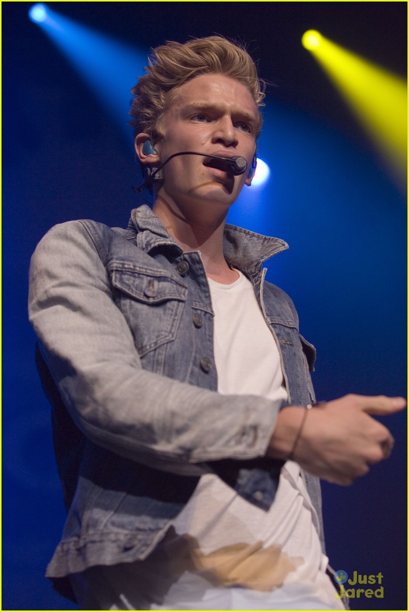 Cody Simpson: Glasgow Concert Pics! | Photo 538774 - Photo Gallery ...