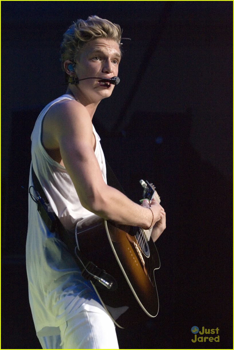 Cody Simpson: Glasgow Concert Pics! | Photo 538775 - Photo Gallery ...