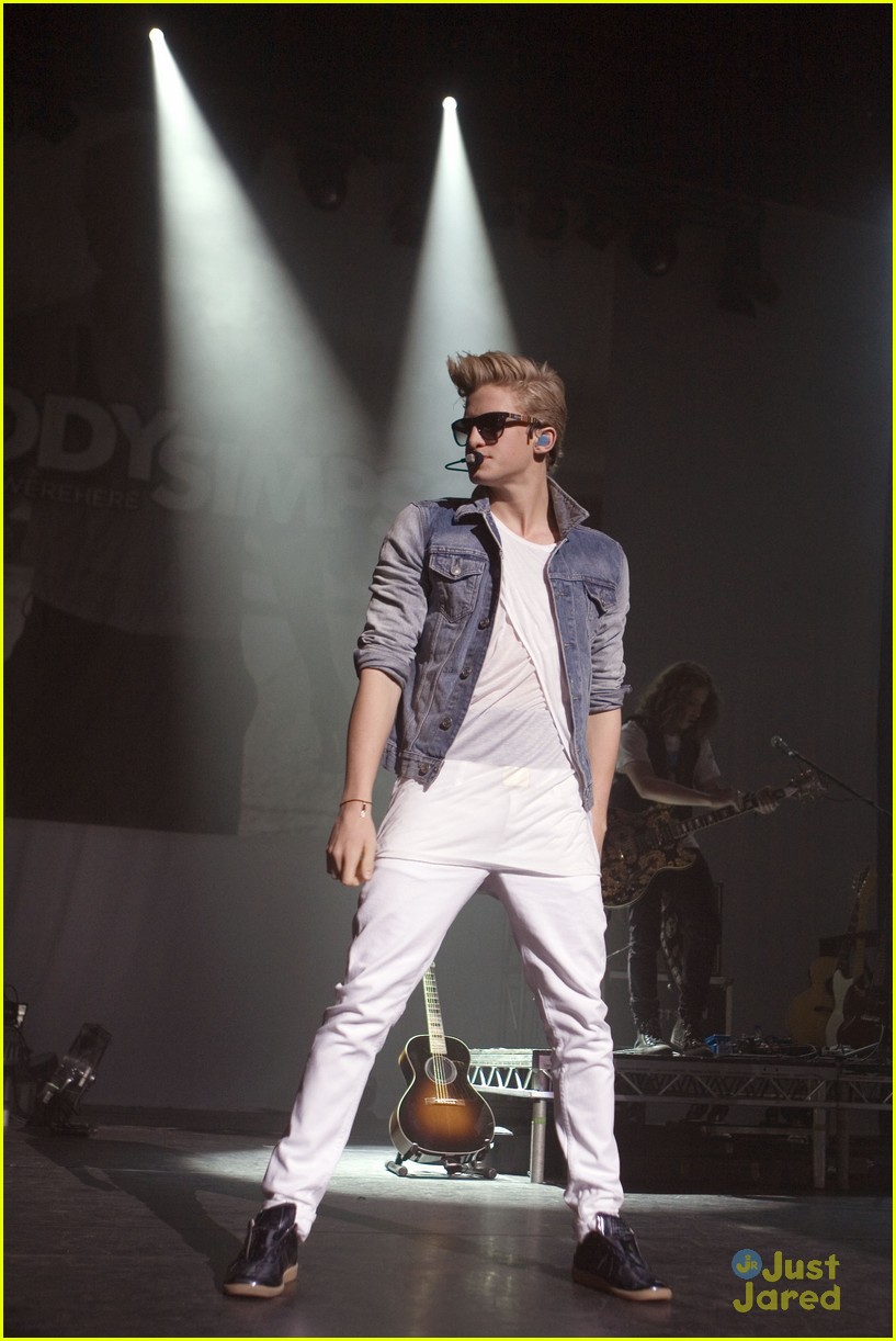 Cody Simpson: Glasgow Concert Pics! | Photo 538777 - Photo Gallery ...