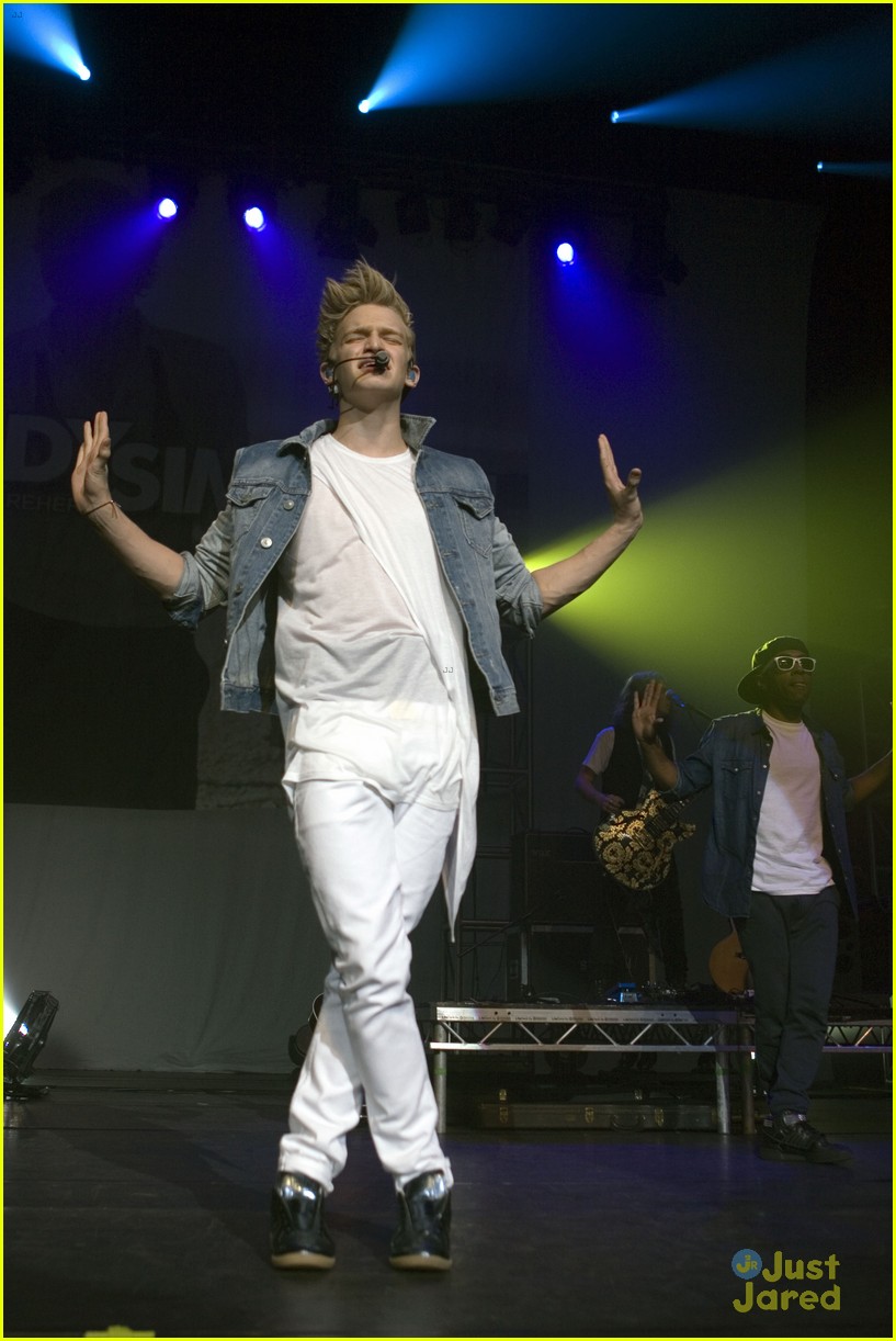 Cody Simpson: Glasgow Concert Pics! | Photo 538783 - Photo Gallery ...