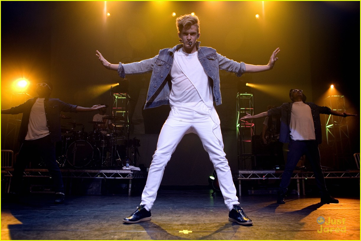 Cody Simpson: Glasgow Concert Pics! | Photo 538787 - Photo Gallery ...