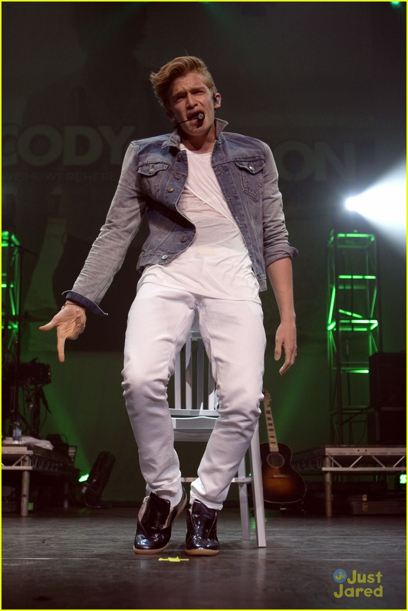 Cody Simpson: Glasgow Concert Pics! | Photo 538790 - Photo Gallery ...