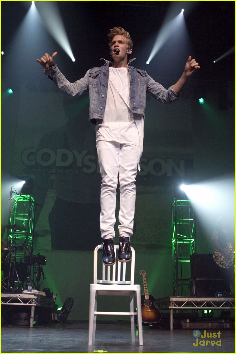 Cody Simpson: Glasgow Concert Pics! | Photo 538791 - Photo Gallery ...
