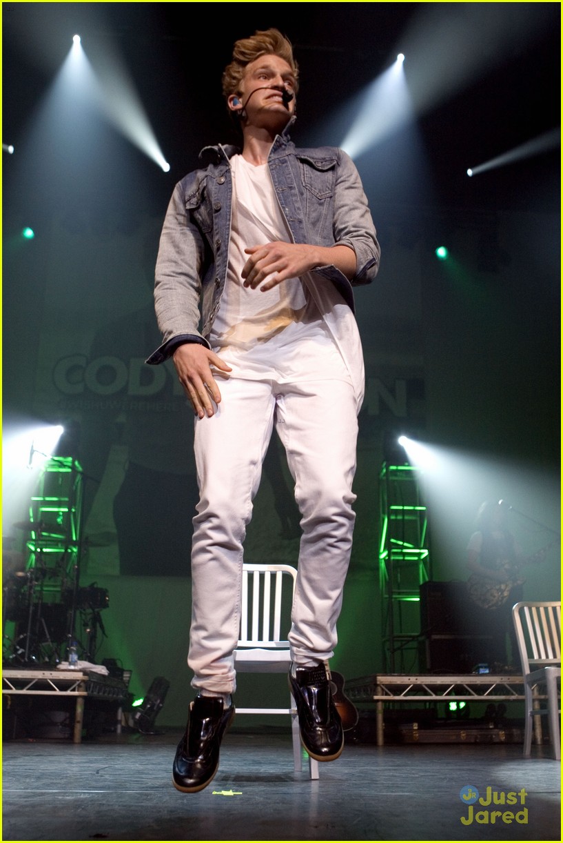 Cody Simpson: Glasgow Concert Pics! | Photo 538792 - Photo Gallery ...