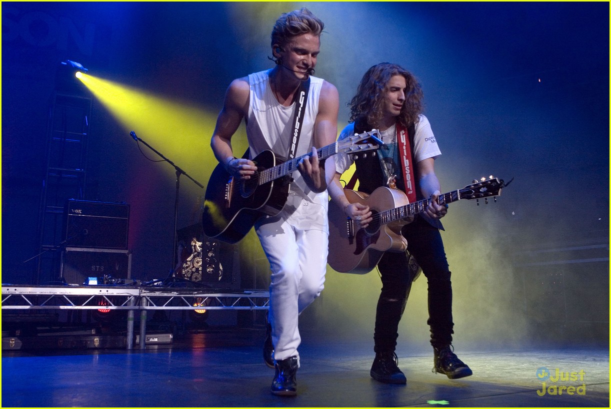Cody Simpson: Glasgow Concert Pics! | Photo 538797 - Photo Gallery ...