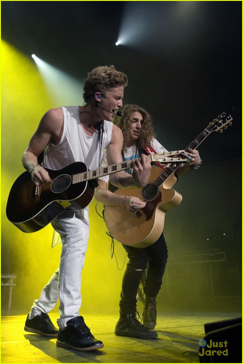 Cody Simpson: Glasgow Concert Pics! | Photo 538798 - Photo Gallery ...