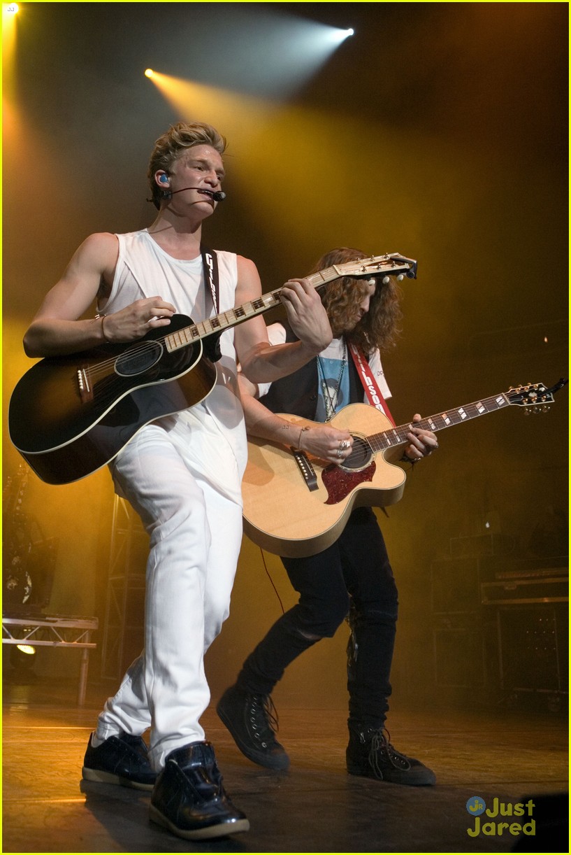 Cody Simpson: Glasgow Concert Pics! | Photo 538799 - Photo Gallery ...