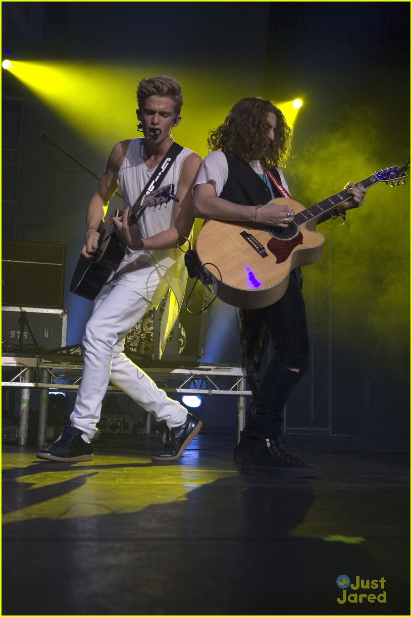 Cody Simpson: Glasgow Concert Pics! | Photo 538800 - Photo Gallery ...