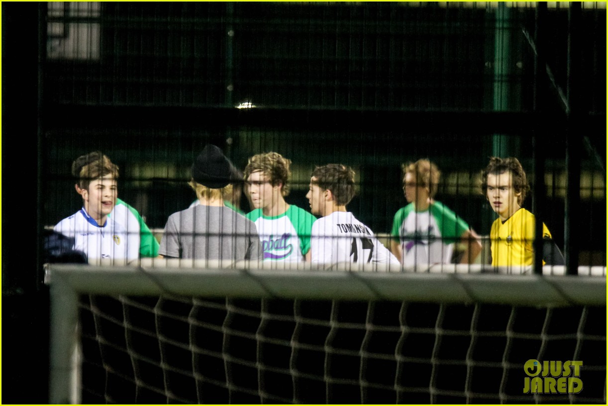 Harry Styles & Louis Tomlinson: Soccer Guys! | Photo 529878 - Photo ...