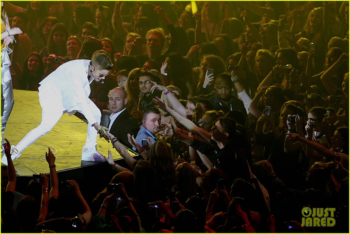 Justin Bieber: 'Believe' O2 Arena Performance Pictures! | Photo 543663 ...