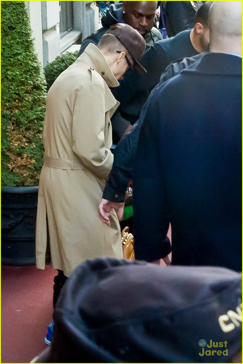 Full Sized Photo of justin bieber goodbye madrid 06 | Justin Bieber ...