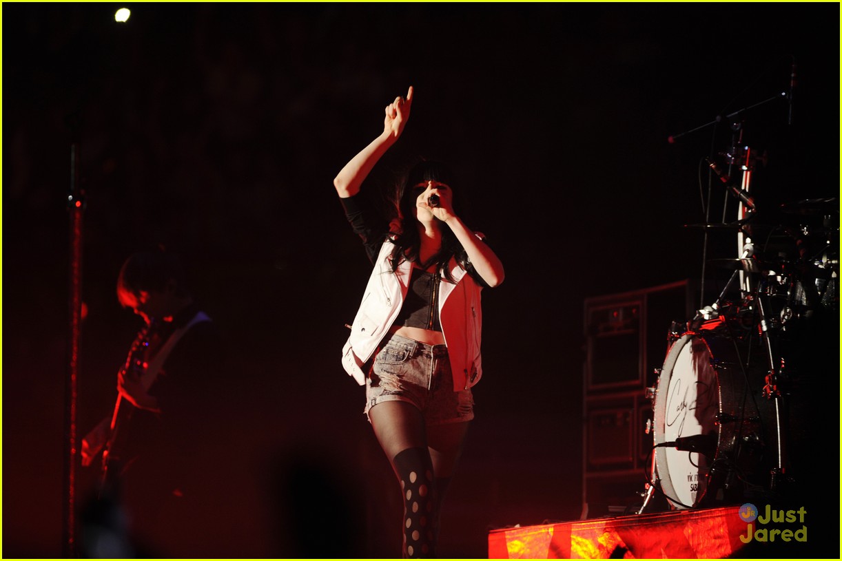 Cody Simpson & Carly Rae Jepsen: Paris Performance Pair! | Photo 546837 ...